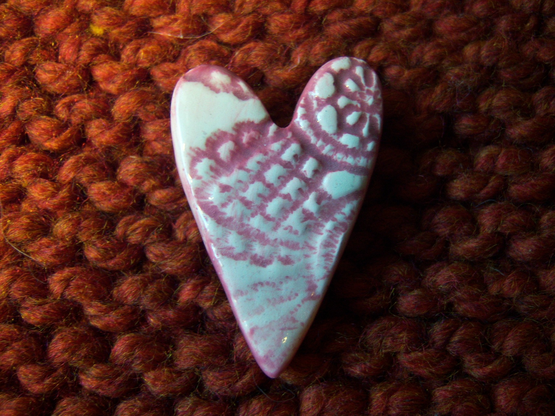 Mauve Heart Pin on Luulla